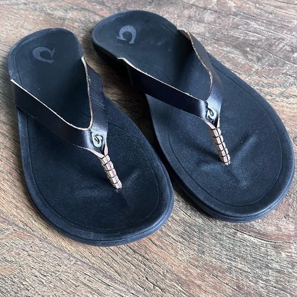 OluKai | Shoes | Olukai Hoopio Black Leather Sandals Flip Flops Womens Ladies Size 7 | Poshmark